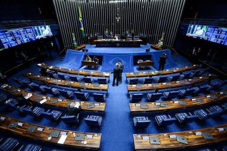 Oposição no Senado protocola PEC alternativa ao fim da escala 6x1 ...